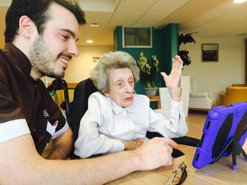Collective animation or individual animation in nursing homes? - DYNSEO ...